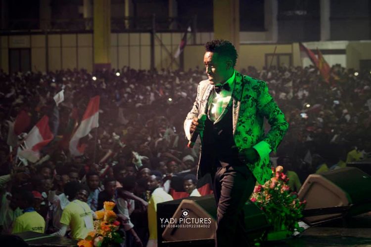 Haacaaluu Hundeessaa: Artistii 'Oromoof qaalii' walleen qabsaa’e