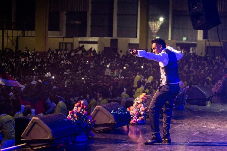 Haacaaluu Hundeessaa: Artistii 'Oromoof qaalii' walleen qabsaa’e