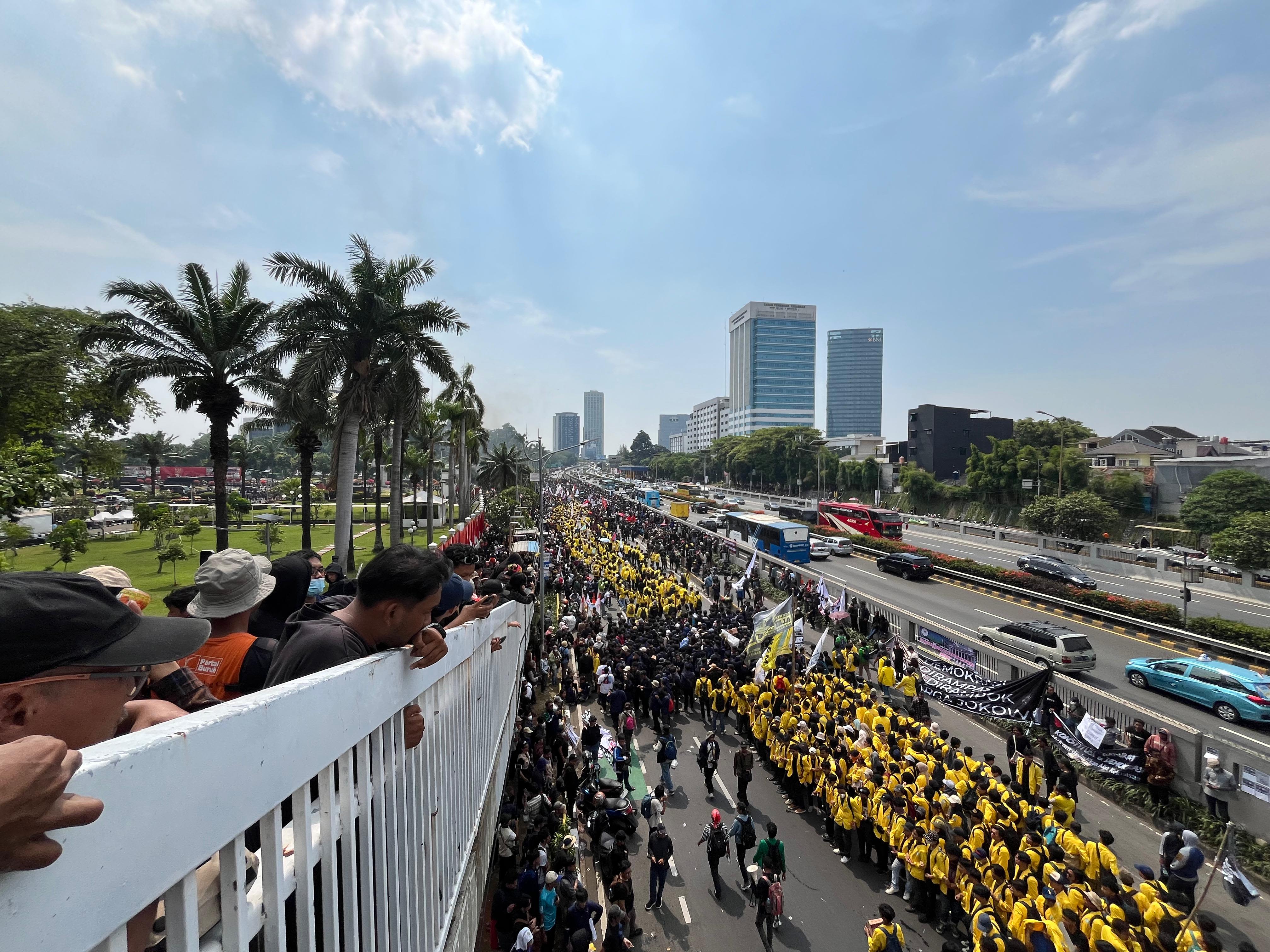 Protes revisi UU Pilkada: "Ini bukan negara milik keluarga tertentu"