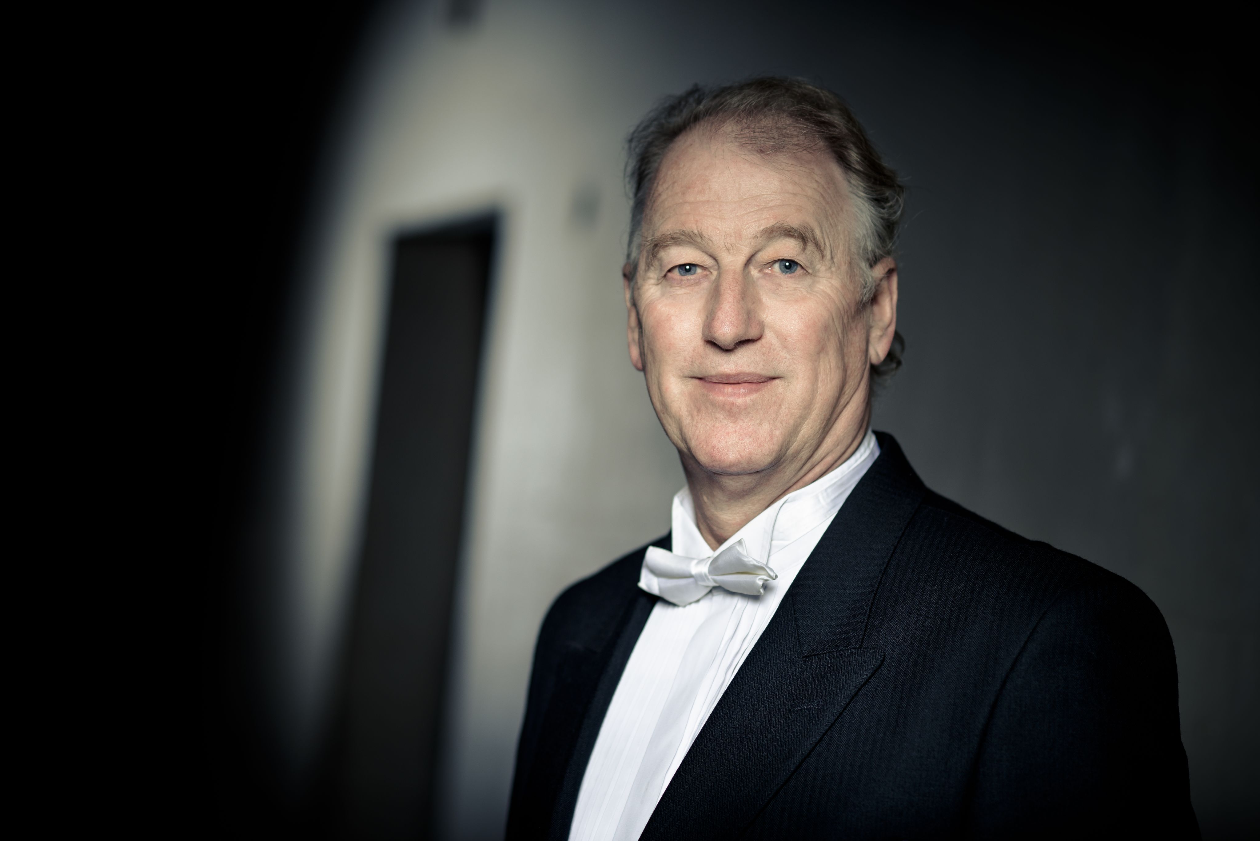 Ychydig o Ganu Nosweithiol