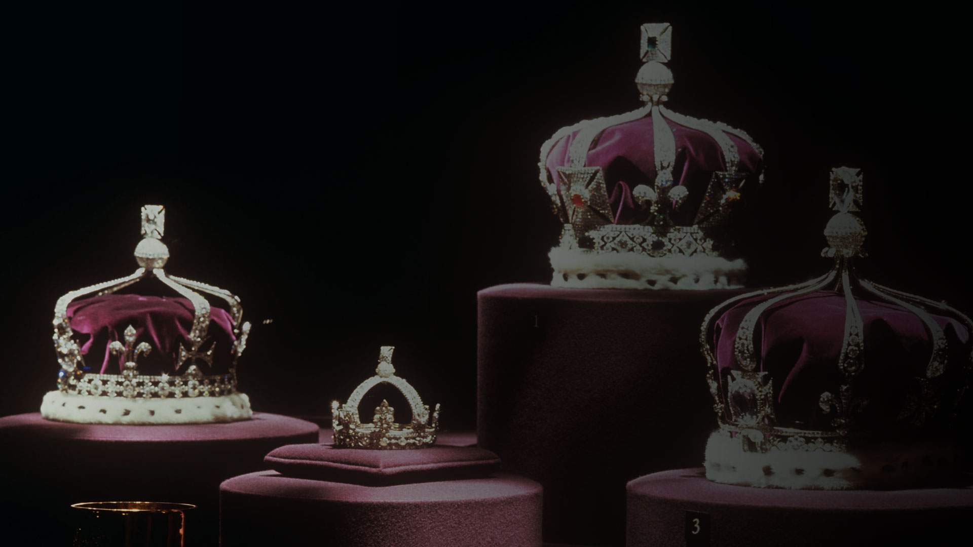 Who stole Burma’s royal ruby? - BBC News