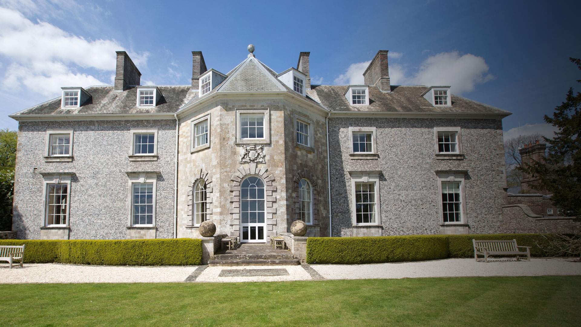 Who stole Burma’s royal ruby? - BBC News