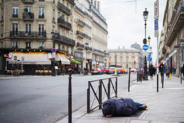 Homeless: Looking for the man who disappeared in Paris - BBC News
