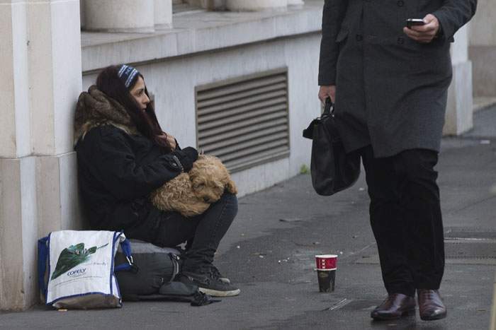 Homeless: Looking for the man who disappeared in Paris - BBC News