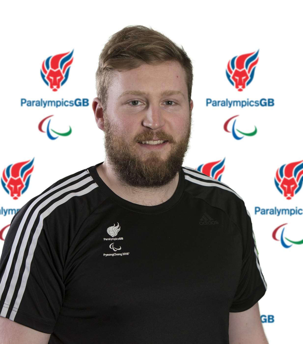 Skiing blind: ‘I crashed at 70mph’ - BBC News