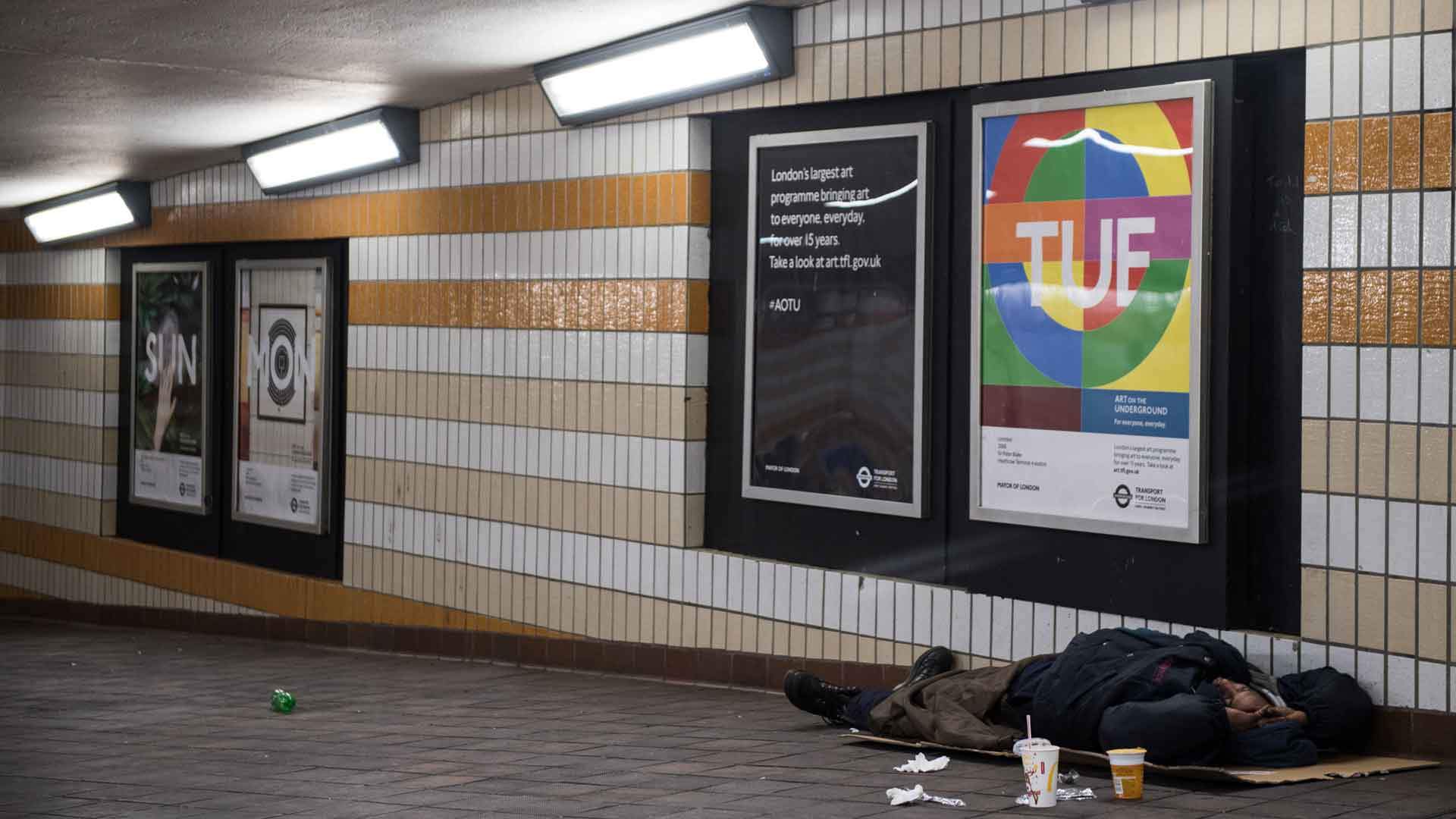 Vie et mort d’un SDF à Paris - BBC News Afrique