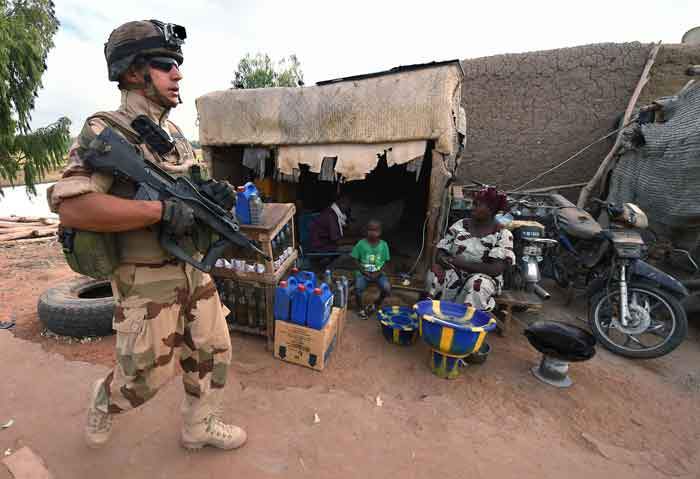 The war in the desert - BBC News