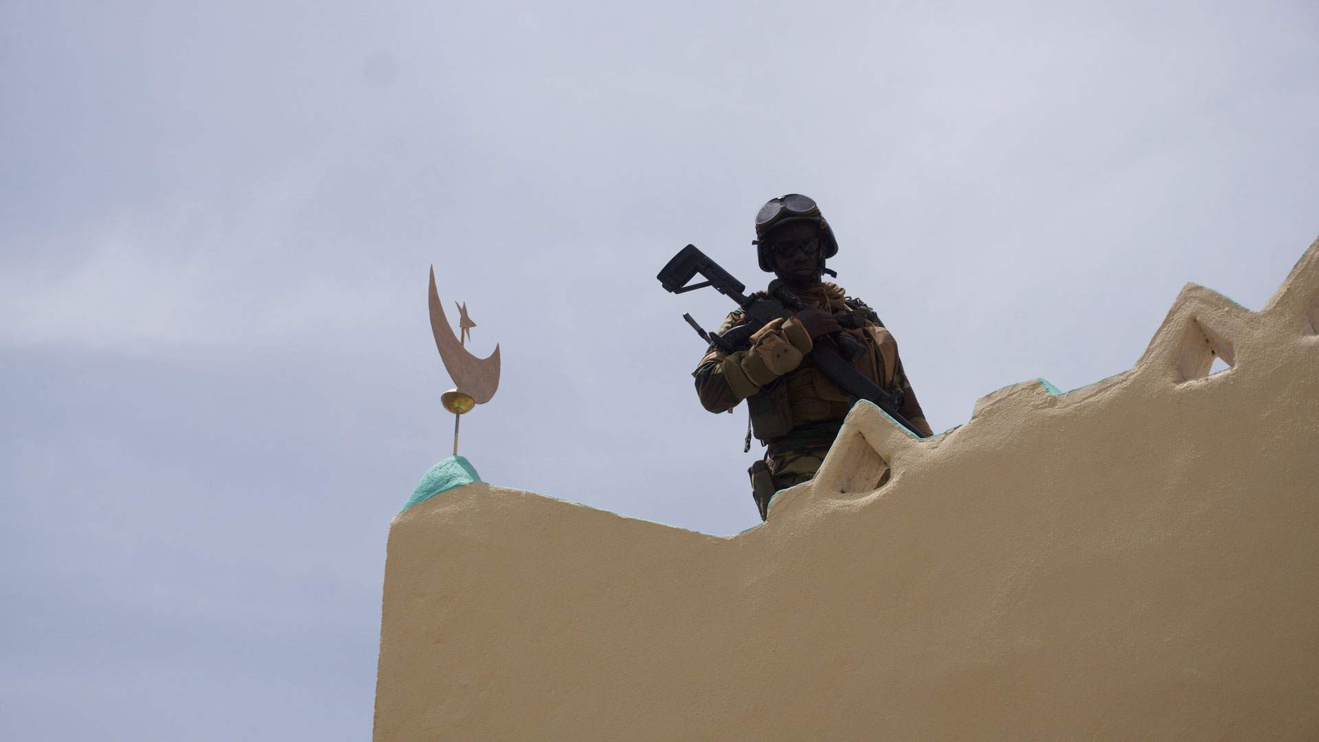 The war in the desert - BBC News