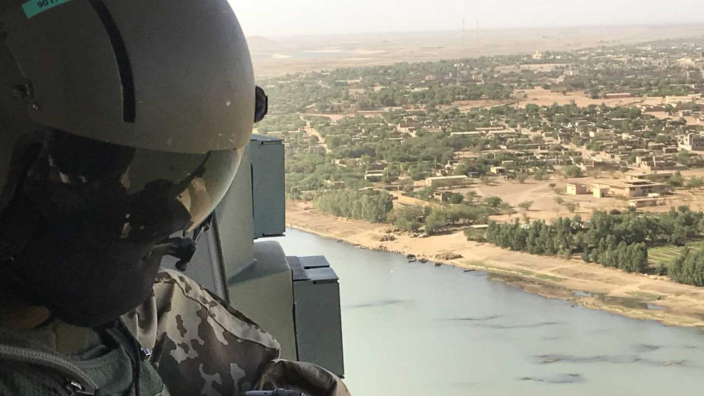 The war in the desert - BBC News