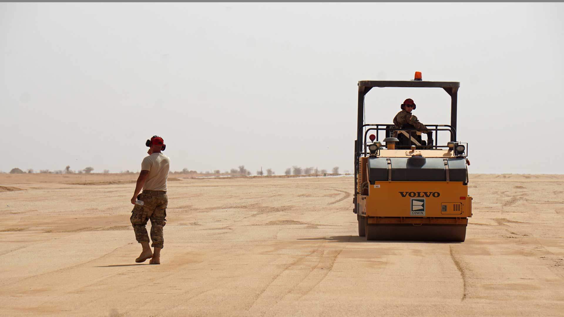 The war in the desert - BBC News