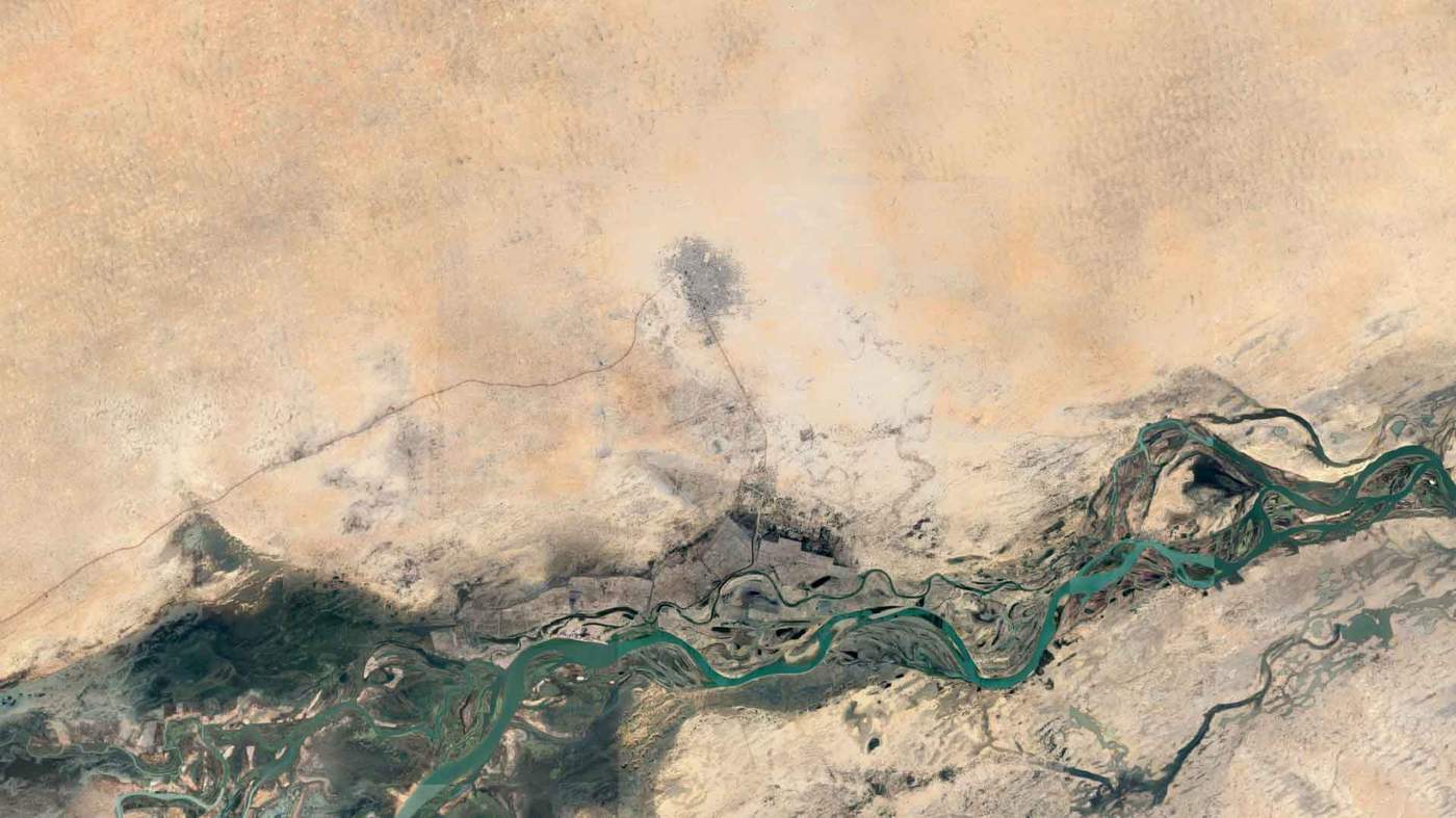 The war in the desert - BBC News