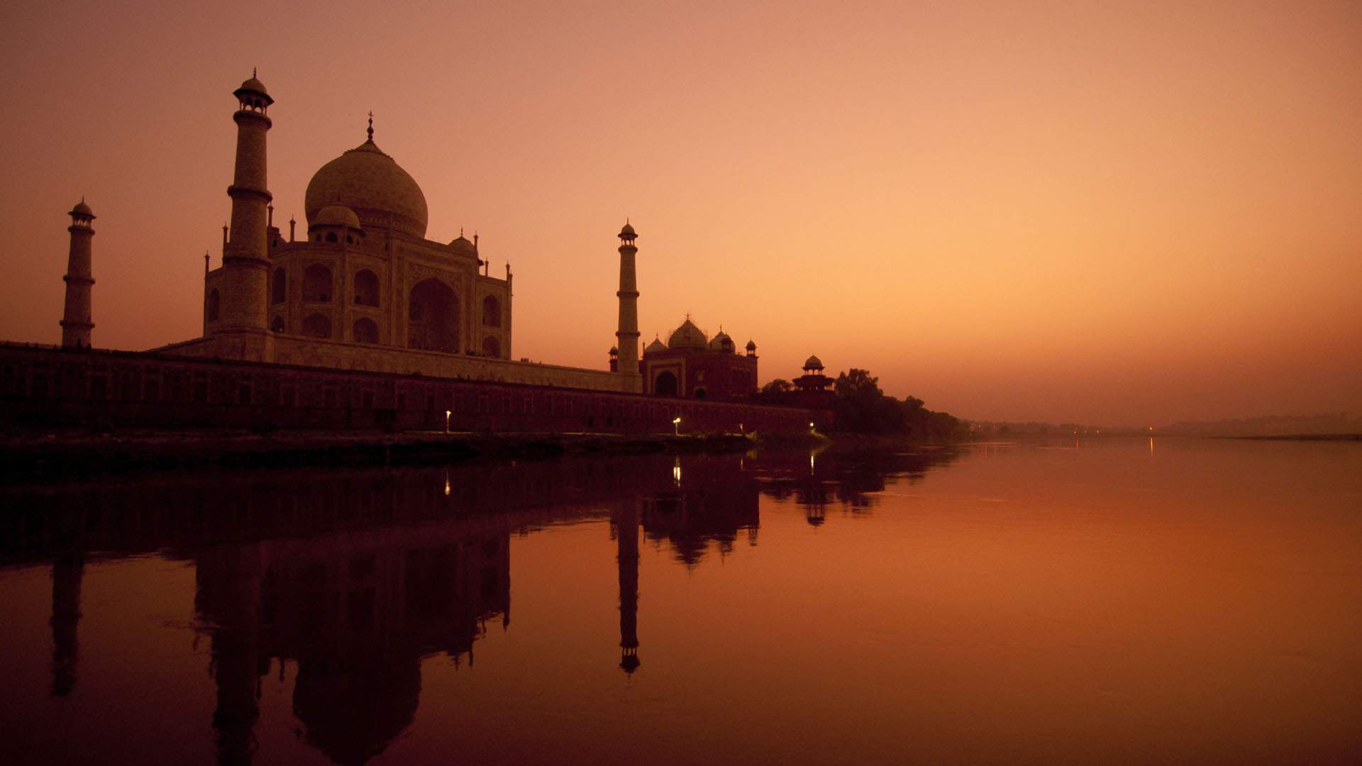 Twilight of the Taj - BBC News