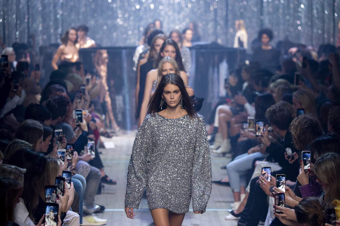 Anna in Fashionland - BBC News