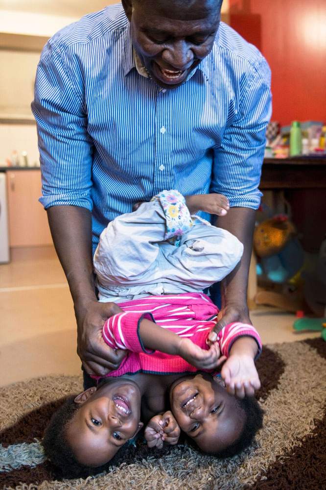 Two girls, one body - BBC News