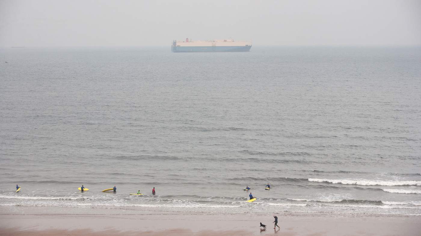 The surfers of Tynemouth - BBC News