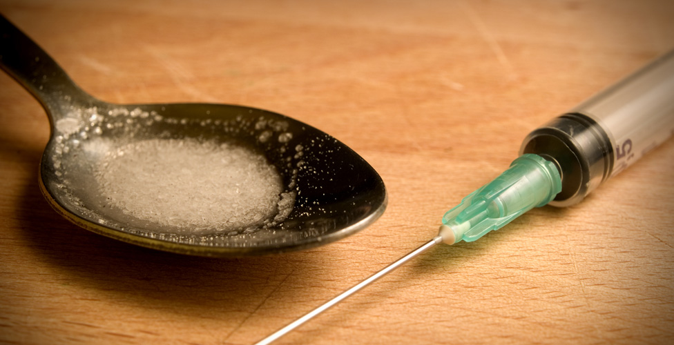 Why is heroin killing so many people? - BBC News